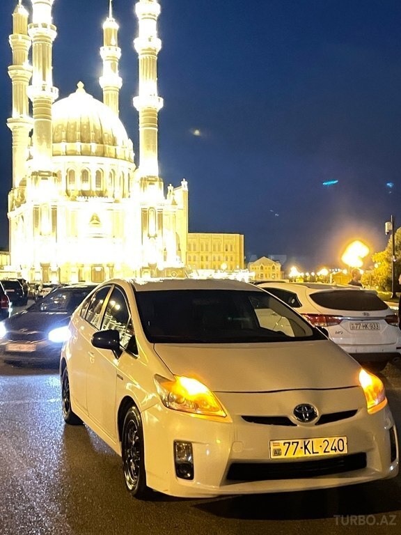 Купить Toyota Prius, 1.8 л, 2011 год, 337 962 км в Баку - цена 15 500 ...