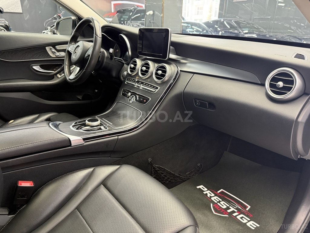 Mercedes C 300, 2.0 L, 2017 il, 45 000 km Bakı almaq - qiyməti 28 000 ...
