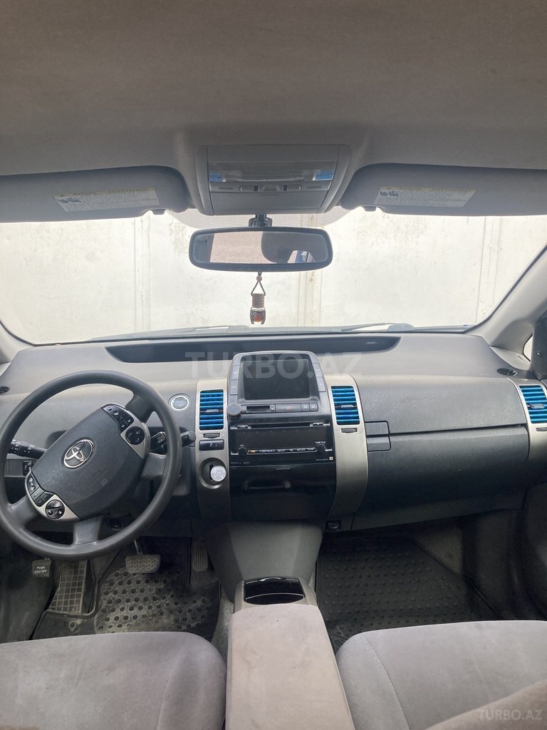 Купить Toyota Prius, 1.5 л, 2009 год, 380 000 км в Гянджа - цена 11 900 ...