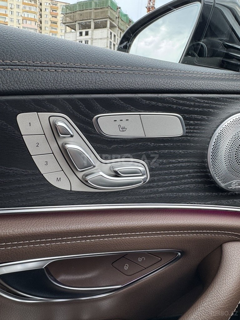 Mercedes E 300, 2.0 L, 2021 il, 89 000 km Bakı almaq - qiyməti 45 800 USD - Turbo.Az