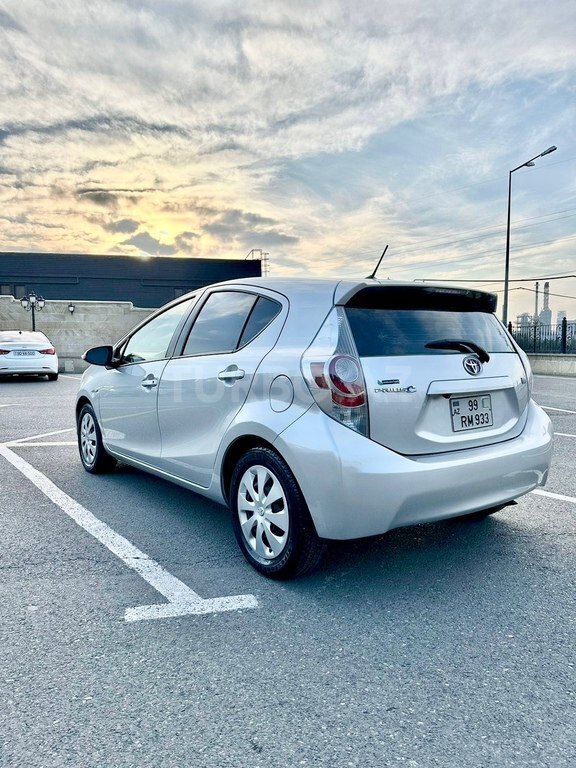 Toyota Prius C, 1.5 L, 2012 il, 98 000 km Bakı almaq - qiyməti 15 500 ...